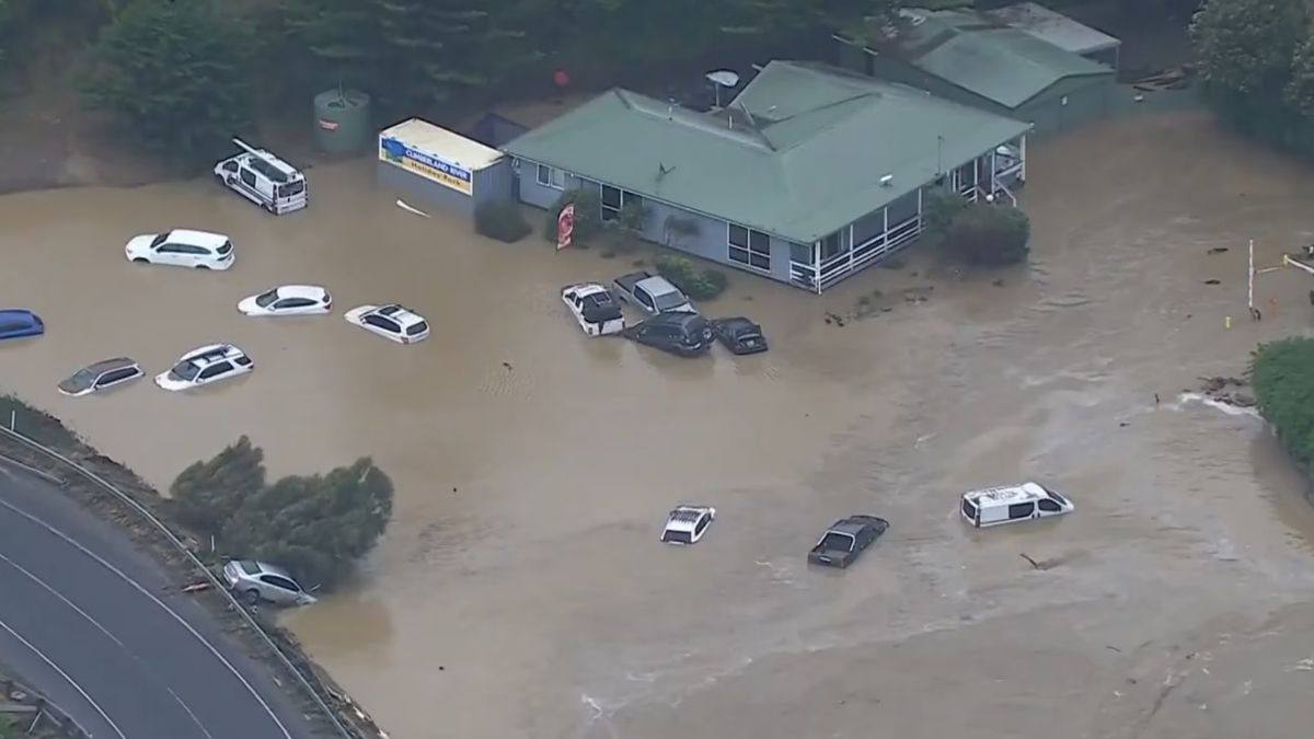 Inundații devastatoare în Australia: mașinile aruncate în mare